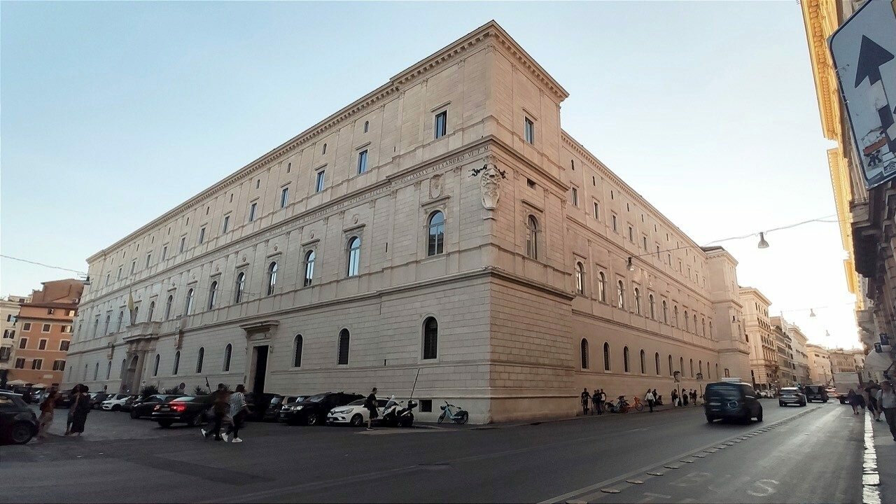 LO STORICO E INCREDIBILE PALAZZO DELLA CANCELLERIA DI ROMA